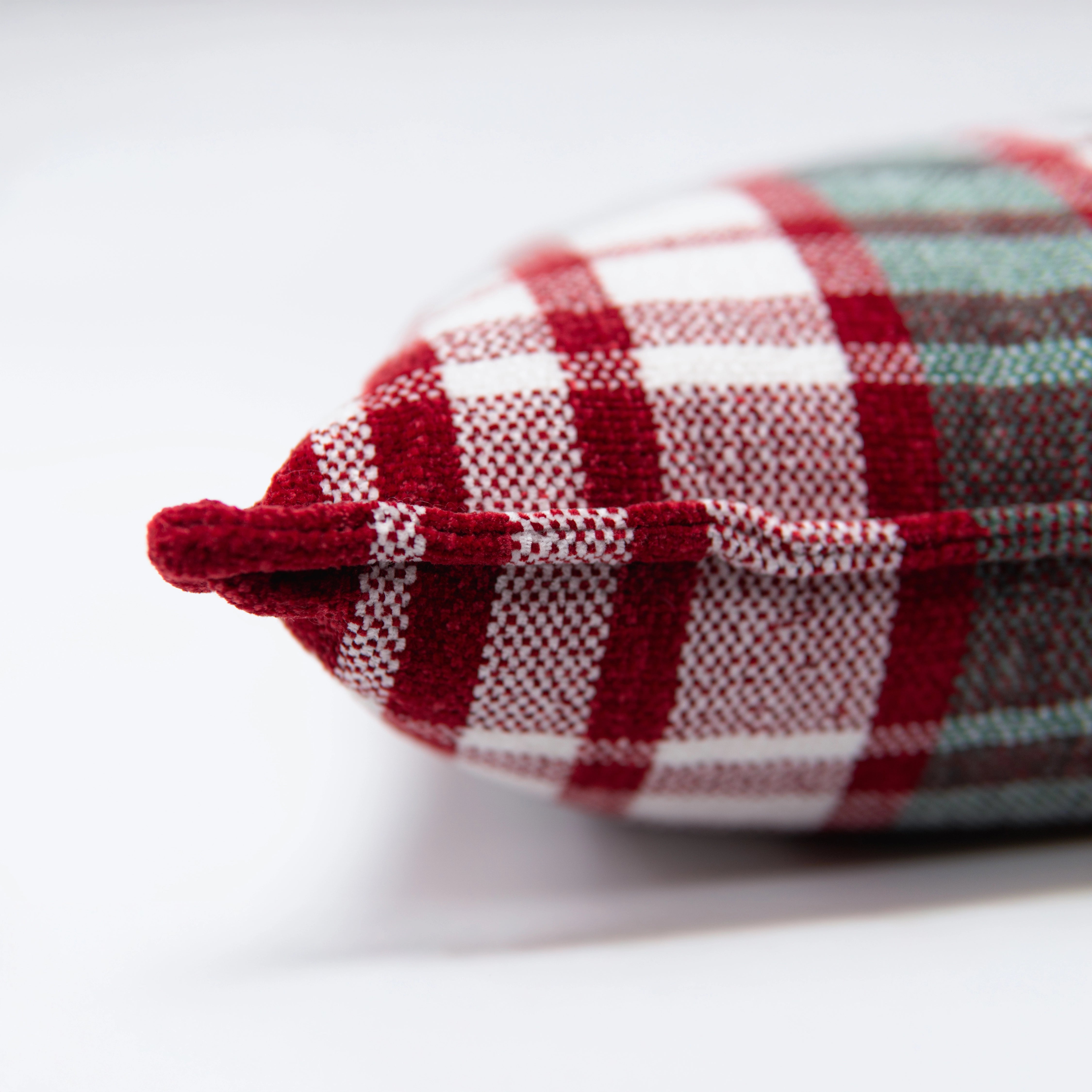 Celine Plaid Chenille Pillow Red/Green 20‘’x20‘’ – Millow